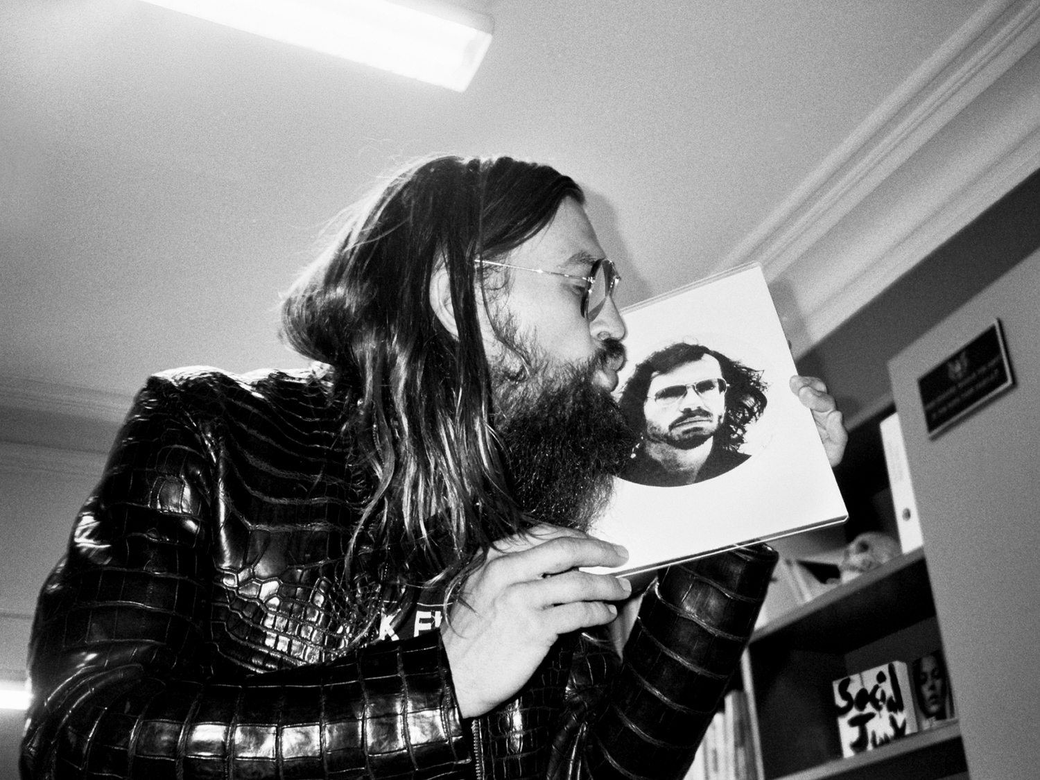 Max Snow kissing my portrait by Handpoint at the Purple Institute ...