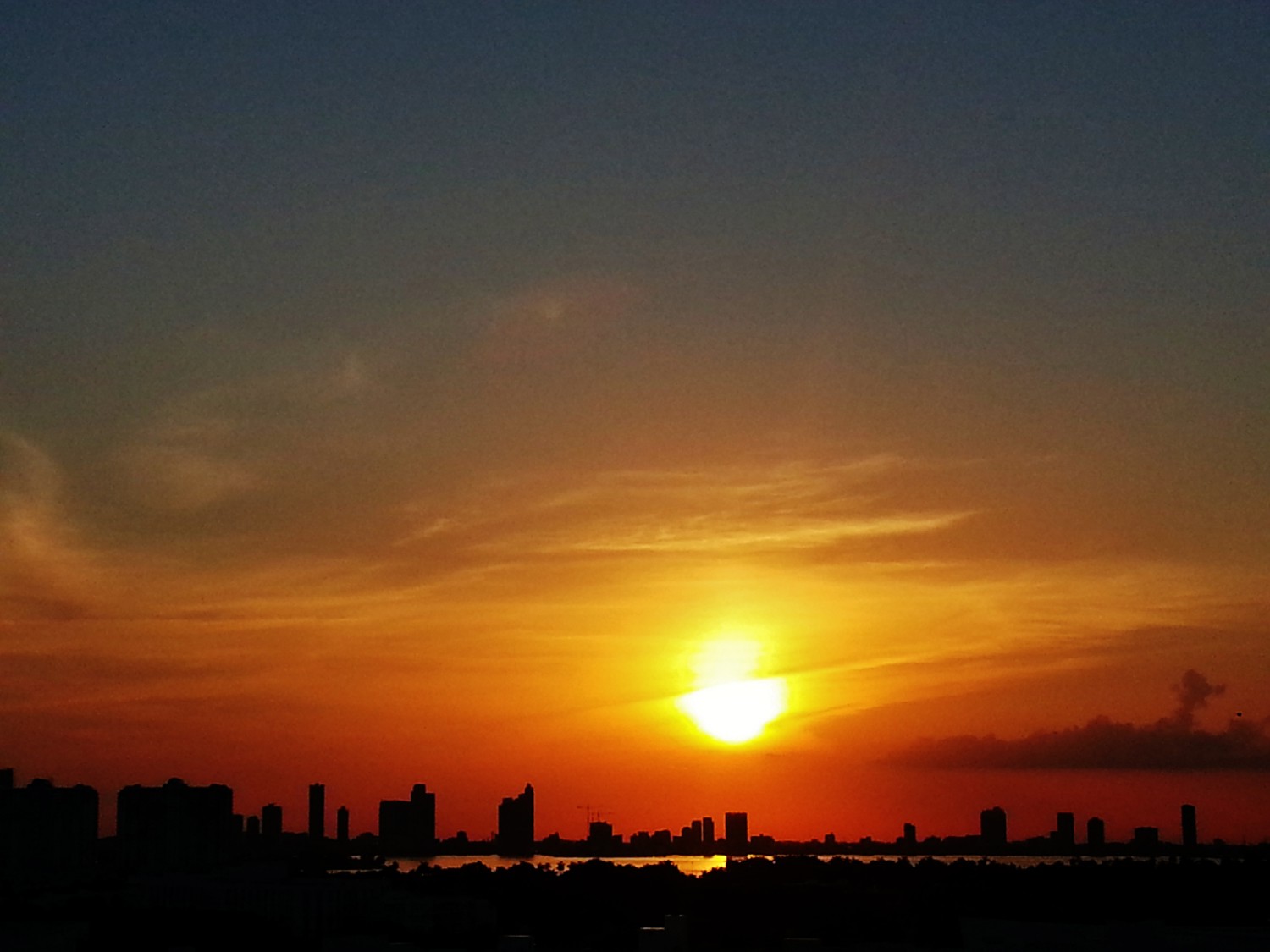 Sunset over Miami. Photo Juliana Balestin - purple TRAVEL