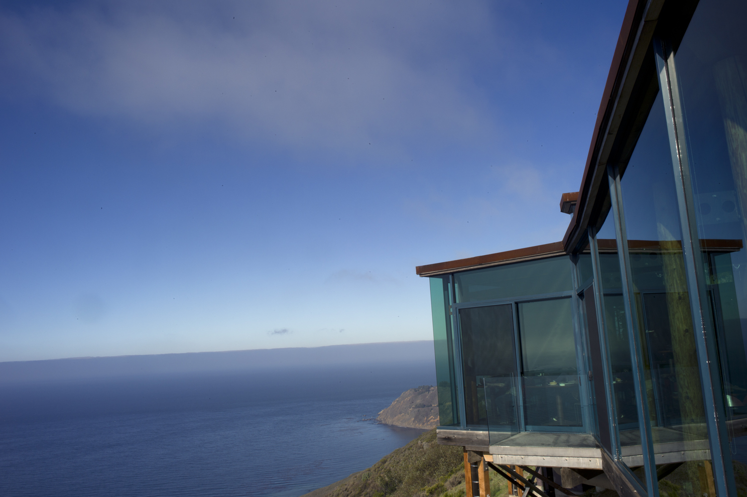 The restaurant of the Post Ranch Inn, wich is at the origin of ...