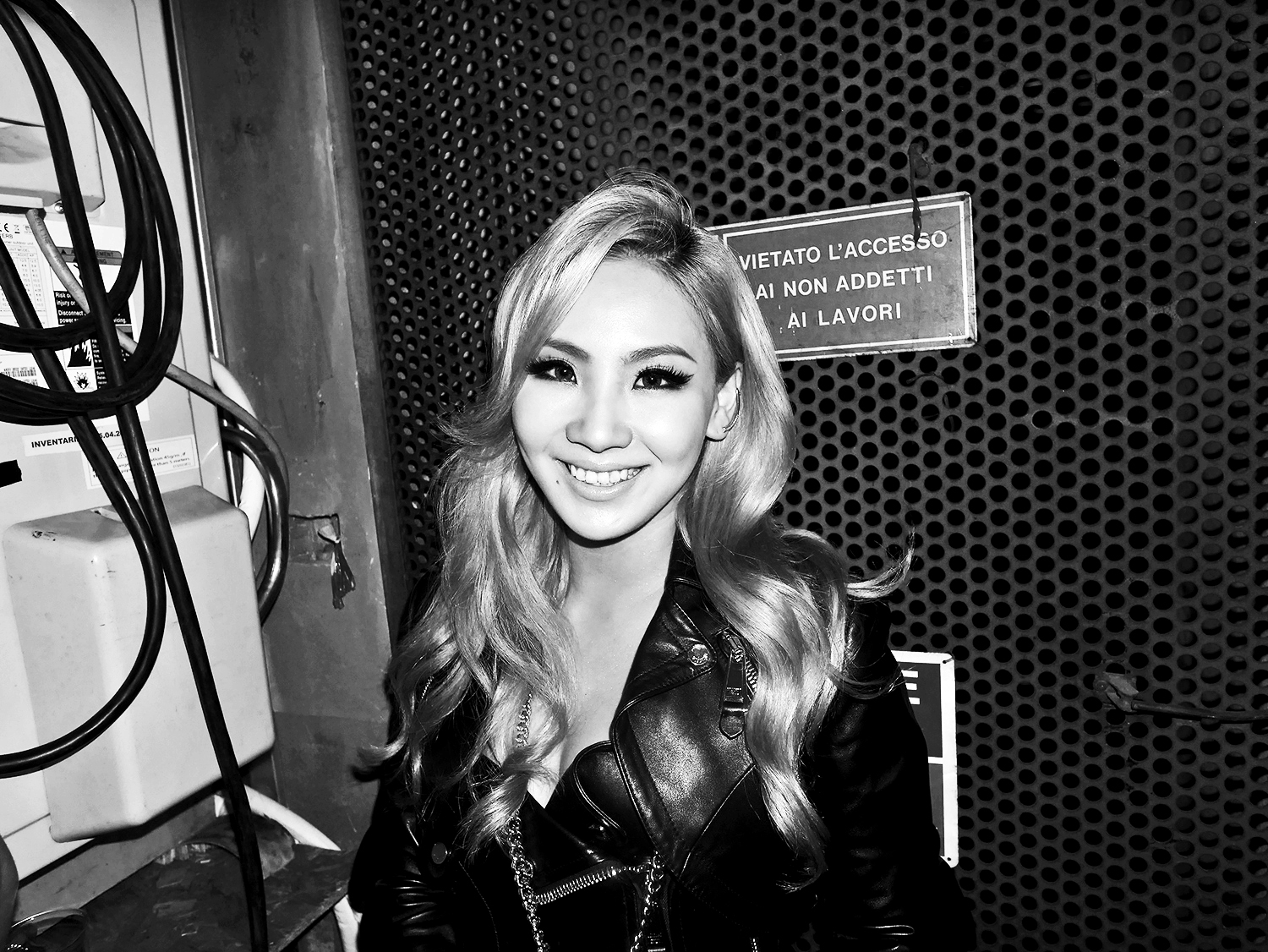 CL from 2ne1 backstage at the Moschino S/S 2015 show, Milan. Photo ...