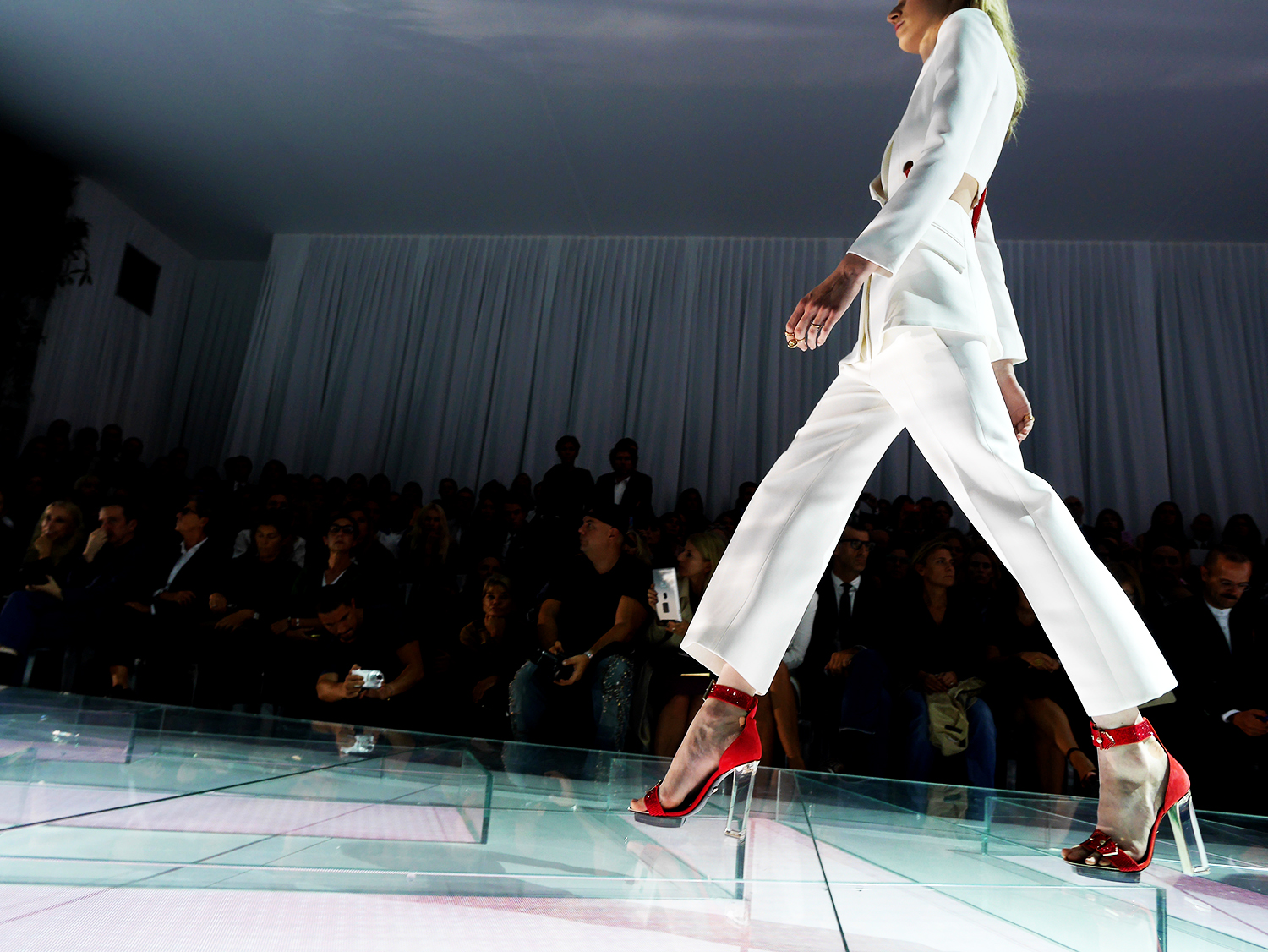 One look from the Versace S/S 2015 show, Milan. - purple FASHION