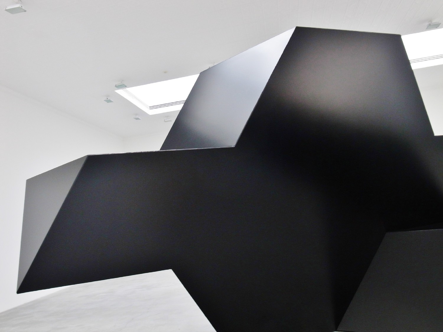 Tony Smith at Matthew Marks Gallery, New York - purple ART