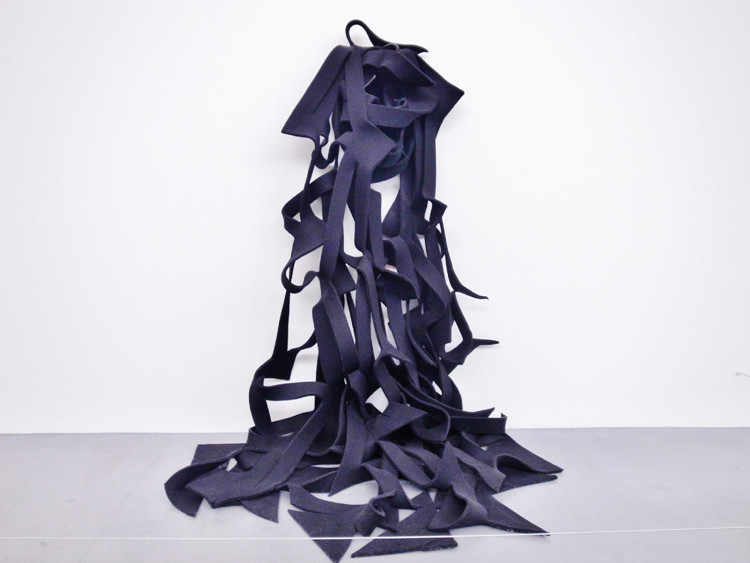 A classic Robert Morris felt work on view at the Tate Modern ...