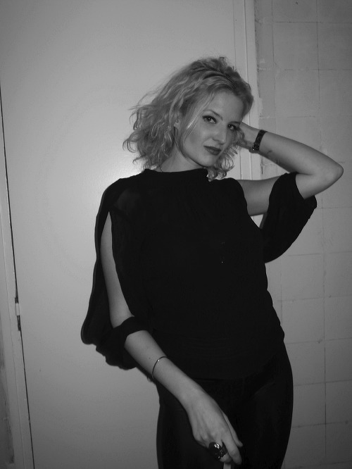 Fiona Scarry posing in the bathroom of La Fidelite, Paris - purple NIGHT