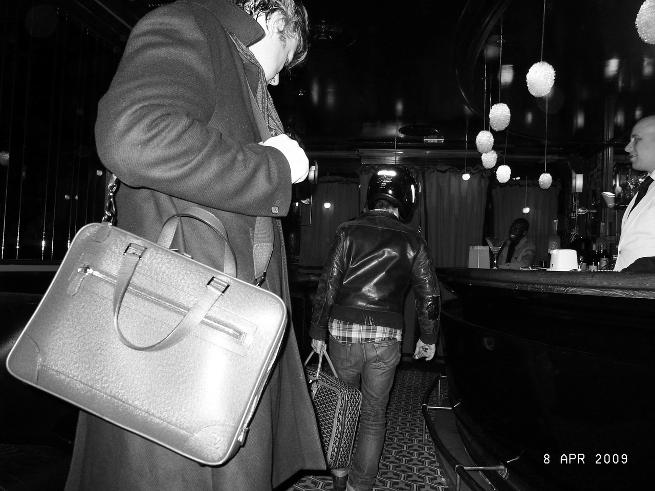 Arnaud Brachet arriving from New York and André leaving for Moscow at... - purple NIGHT