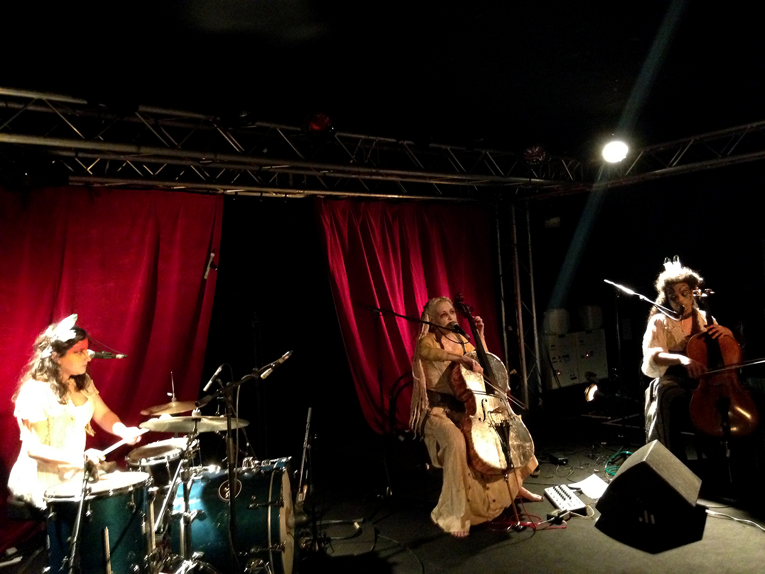 New York band Rasputina performing for the first time in Paris since ...