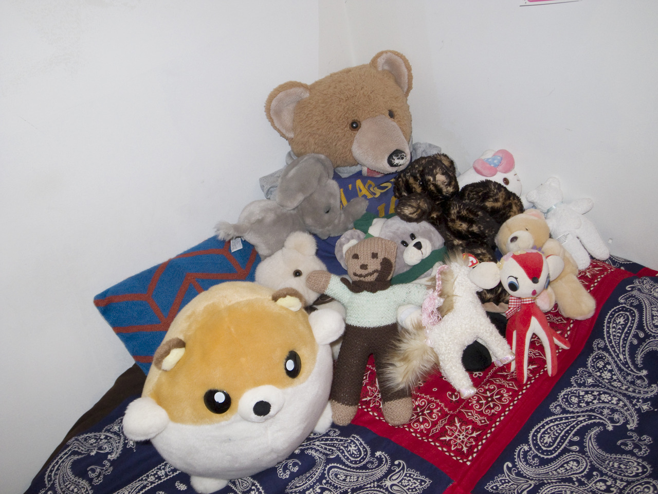 Vanna Youngstein’s lovely bed and toys, Brooklyn. Photo Olivier Zahm ...