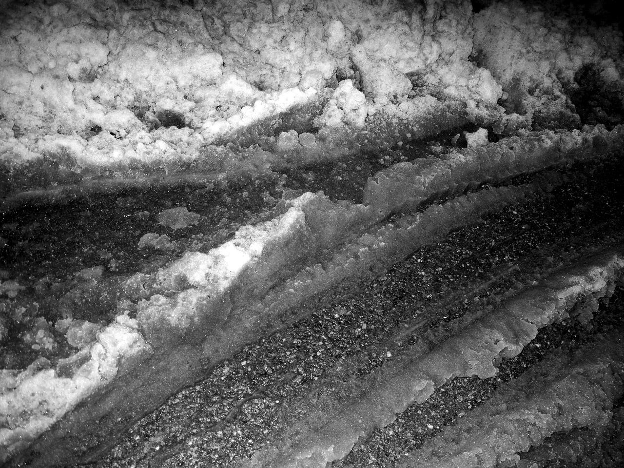 Black snow at night, New York. Photo Olivier Zahm - purple NIGHT