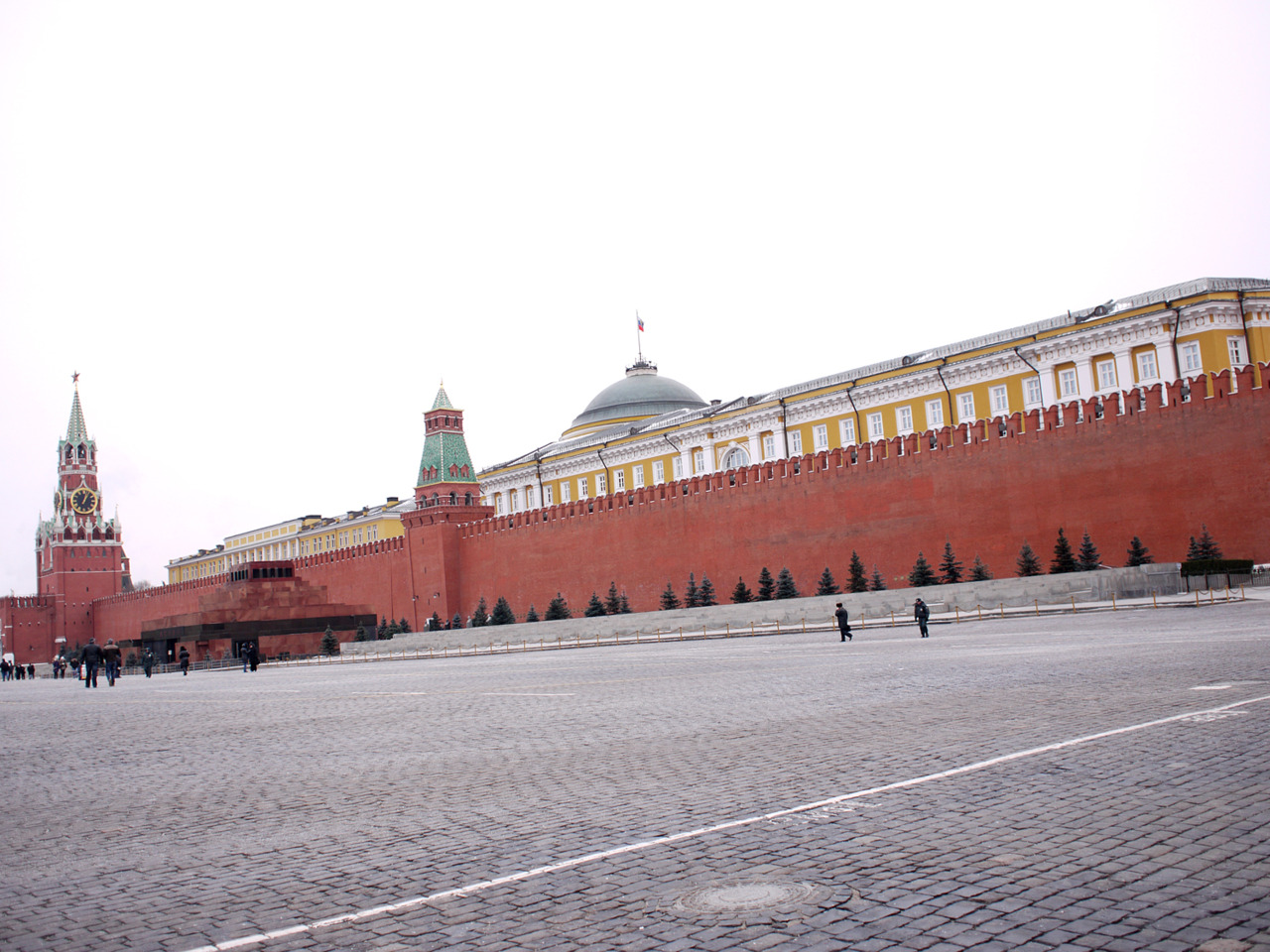 A classic view of the Red Square, Moscow. Photo Olivier Zahm - purple ...