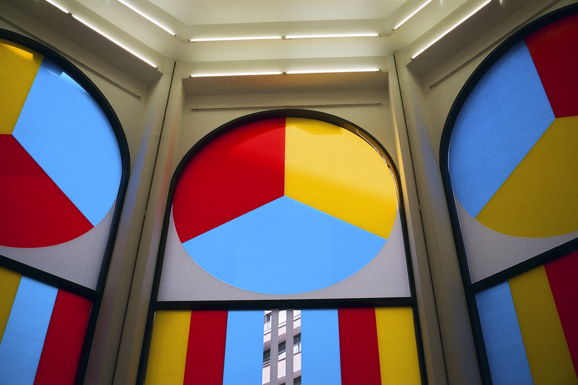 Daniel Buren "Triptych: A Work in Situ" exhibition at Galerie Thomas ...