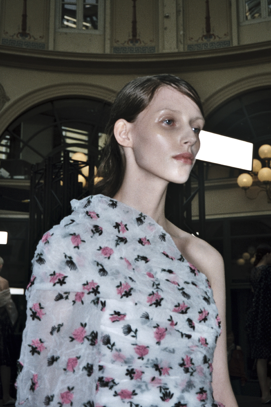 Jourden S/S 2018 presentation at Galerie Colbert, Paris - purple FASHION