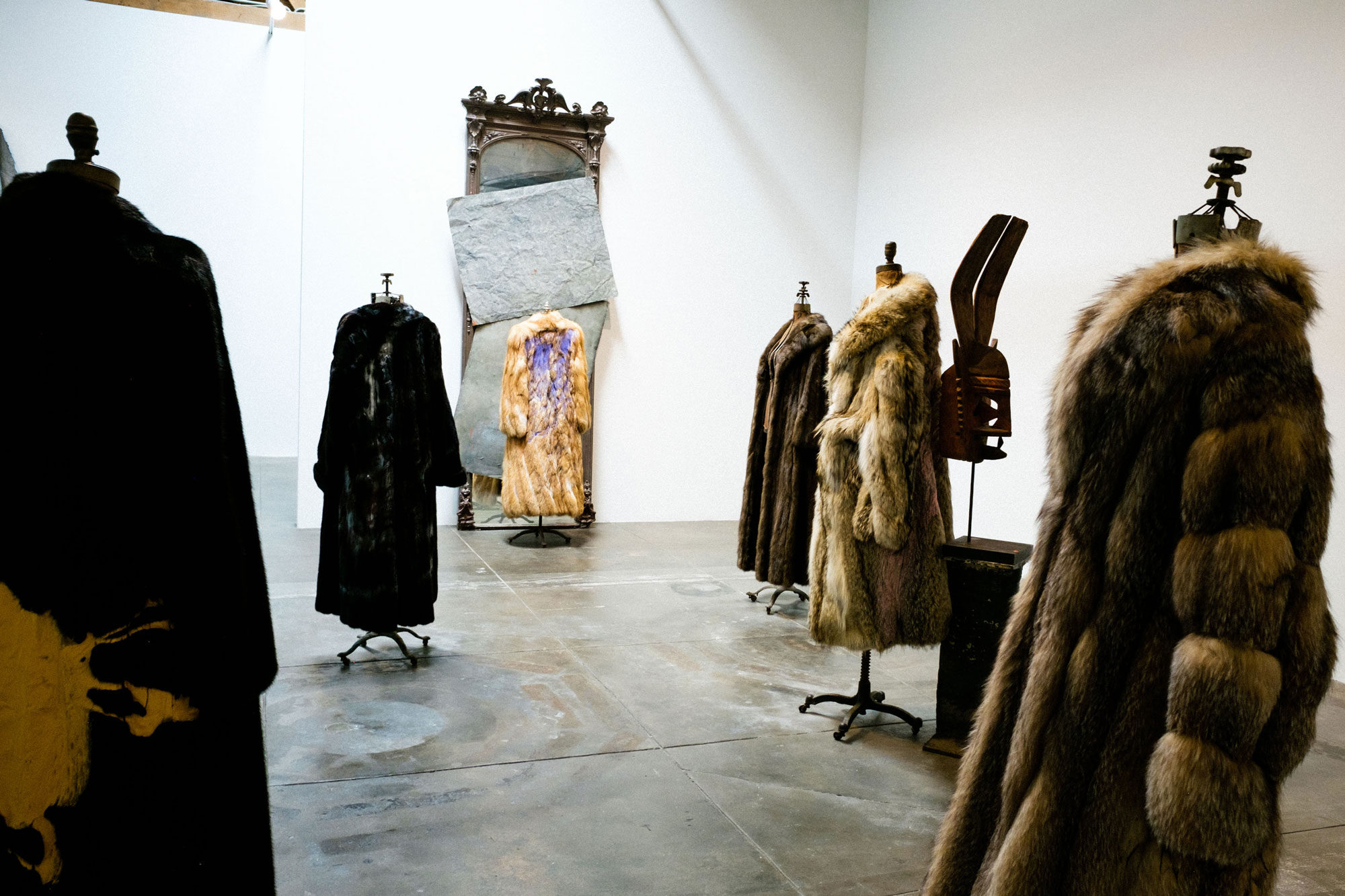 David Hammons's Exhibition at the Hauser & Wirth, Los Angeles - purple ART