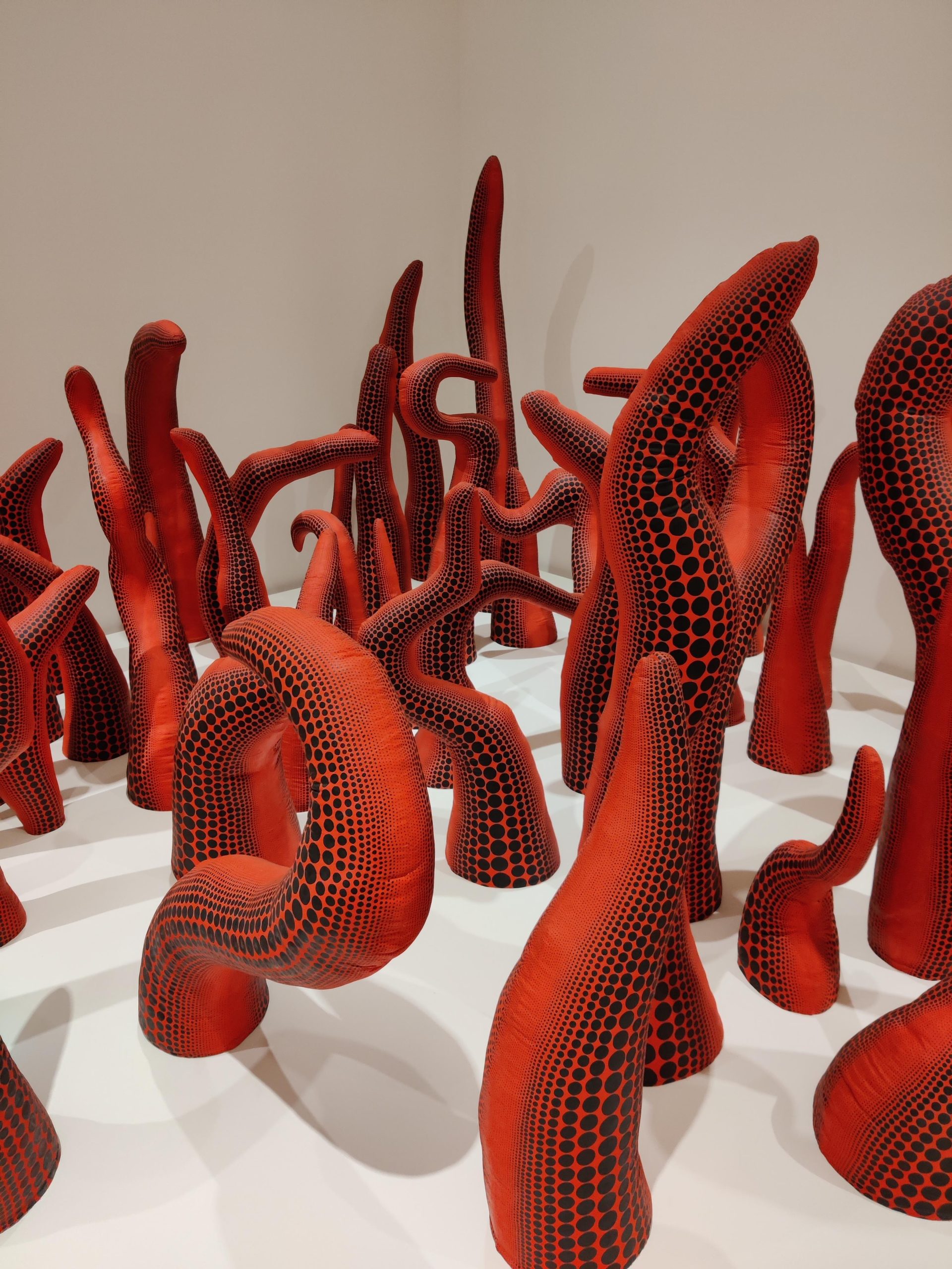 YAYOI KUSAMA RETROSPECTIVE: "1945 TO NOW" AT GUGGENHEIM BILBAO - purple ART