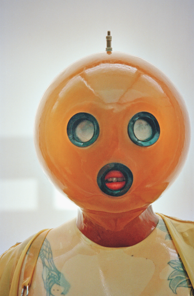 hinako, the rubber queen of tokyo - purple MAGAZINE