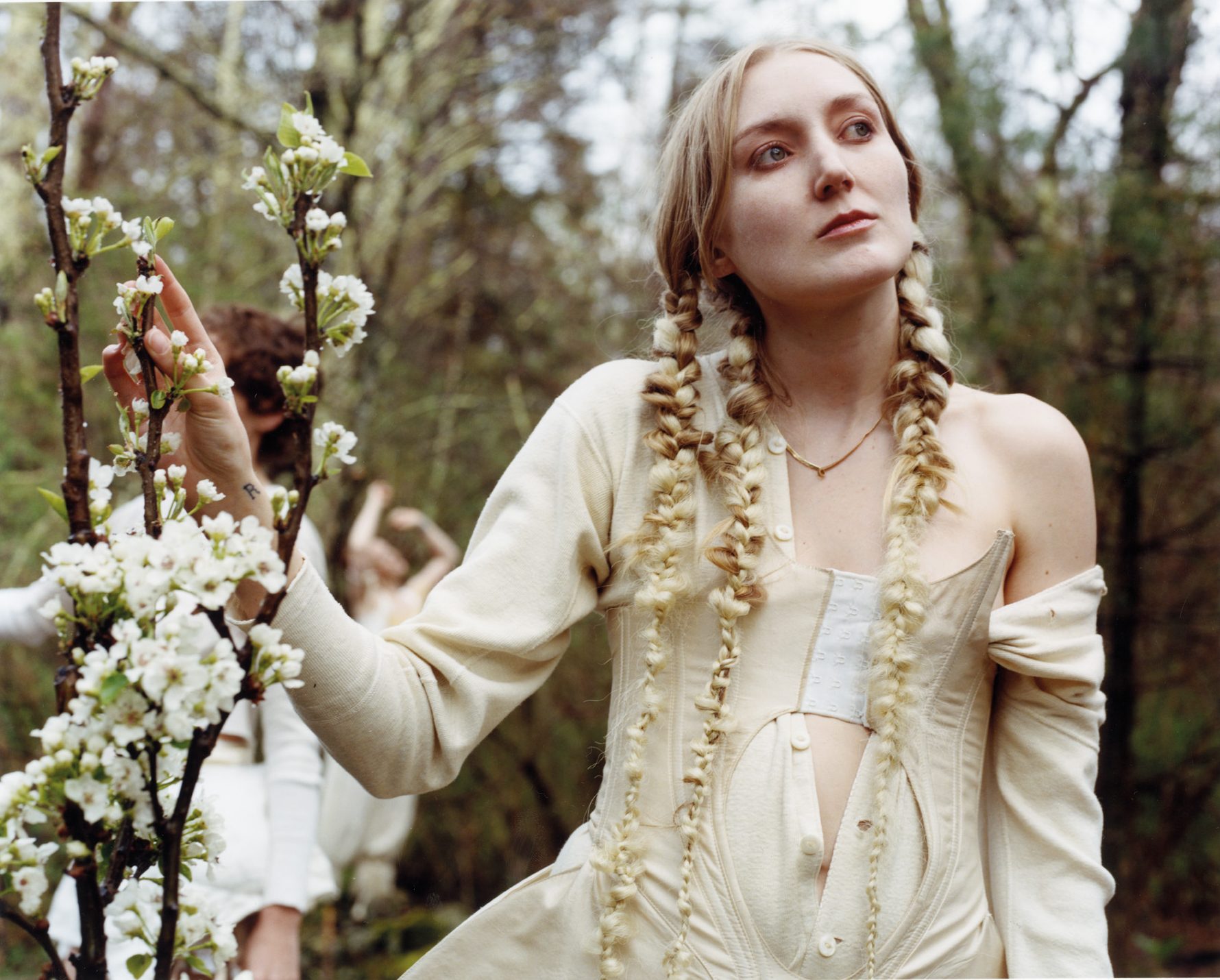 zoe gustavia anna whalen - purple MAGAZINE